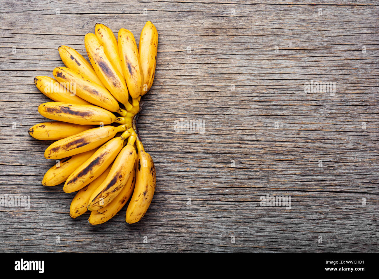 Pile bananas on table hi-res stock photography and images - Alamy