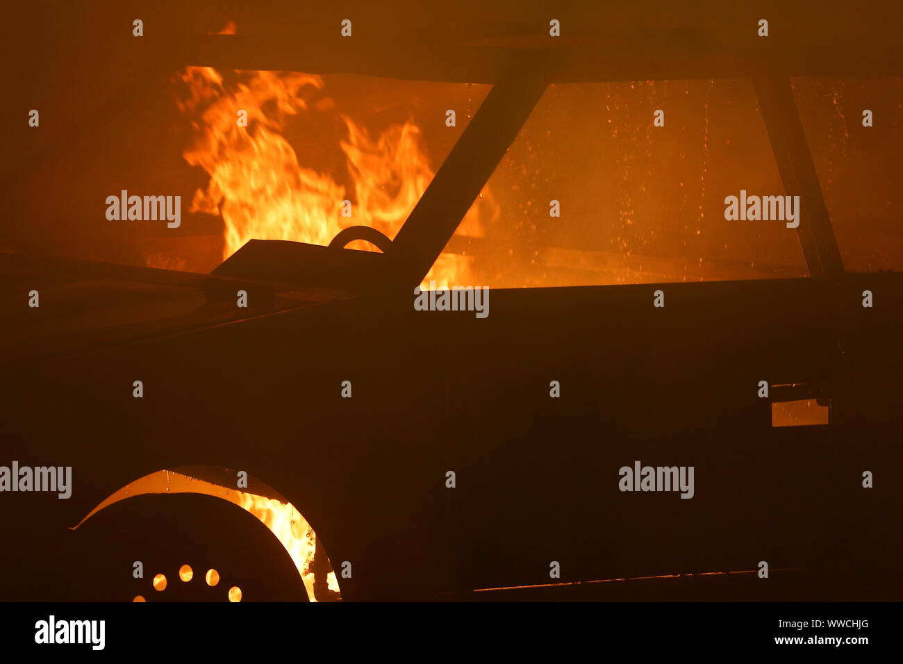 Burning vehicle hi-res stock photography and images - Alamy