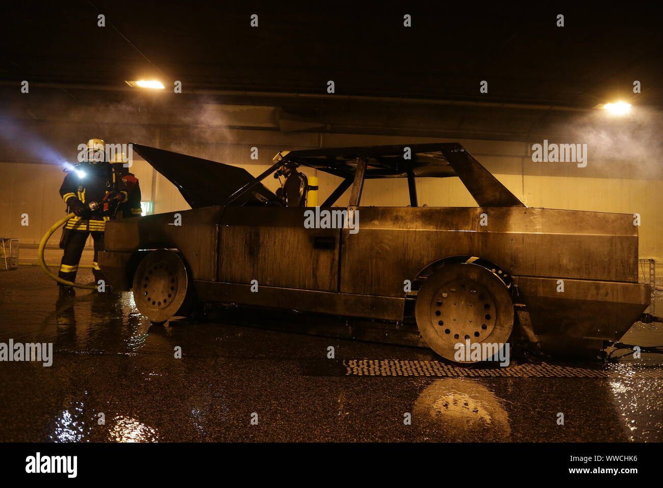 Fighting fake news hi-res stock photography and images - Alamy