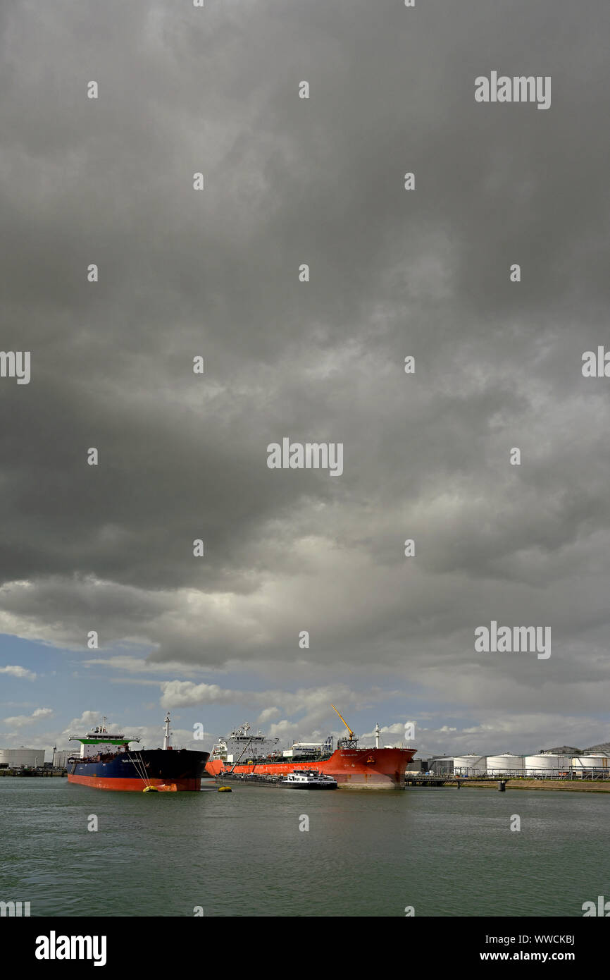 Parcel tanker hi-res stock photography and images - Alamy