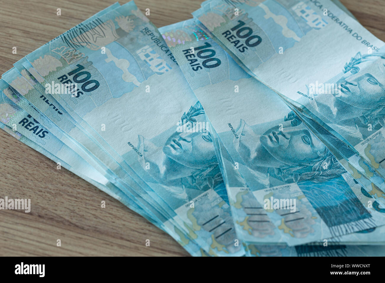 Brazilian money, 100 reais banknote Stock Photo - Alamy