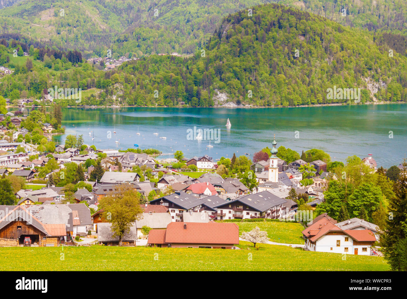 View of austrian alpine town St. Gilgen and Wolfgangsee lake, Salzburg ...