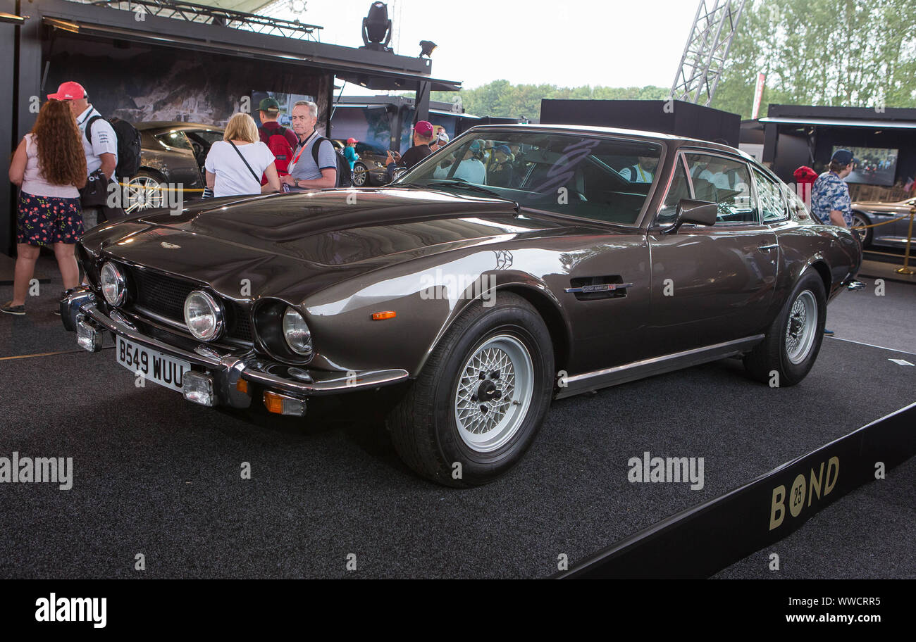 Daniel craig as james bond driving hi-res stock photography and images ...