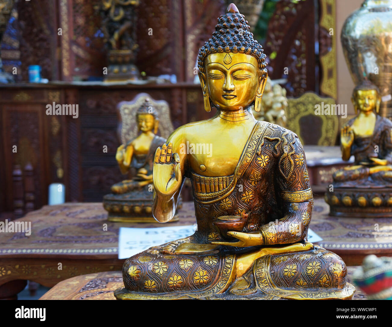 Indian shop interior hi-res stock photography and images - Alamy