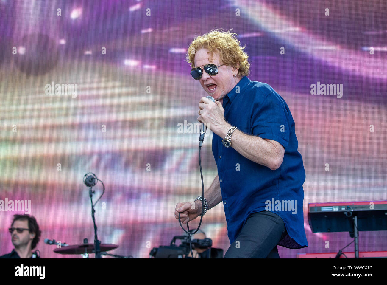 Lead singer of simply red hi-res stock photography and images - Alamy