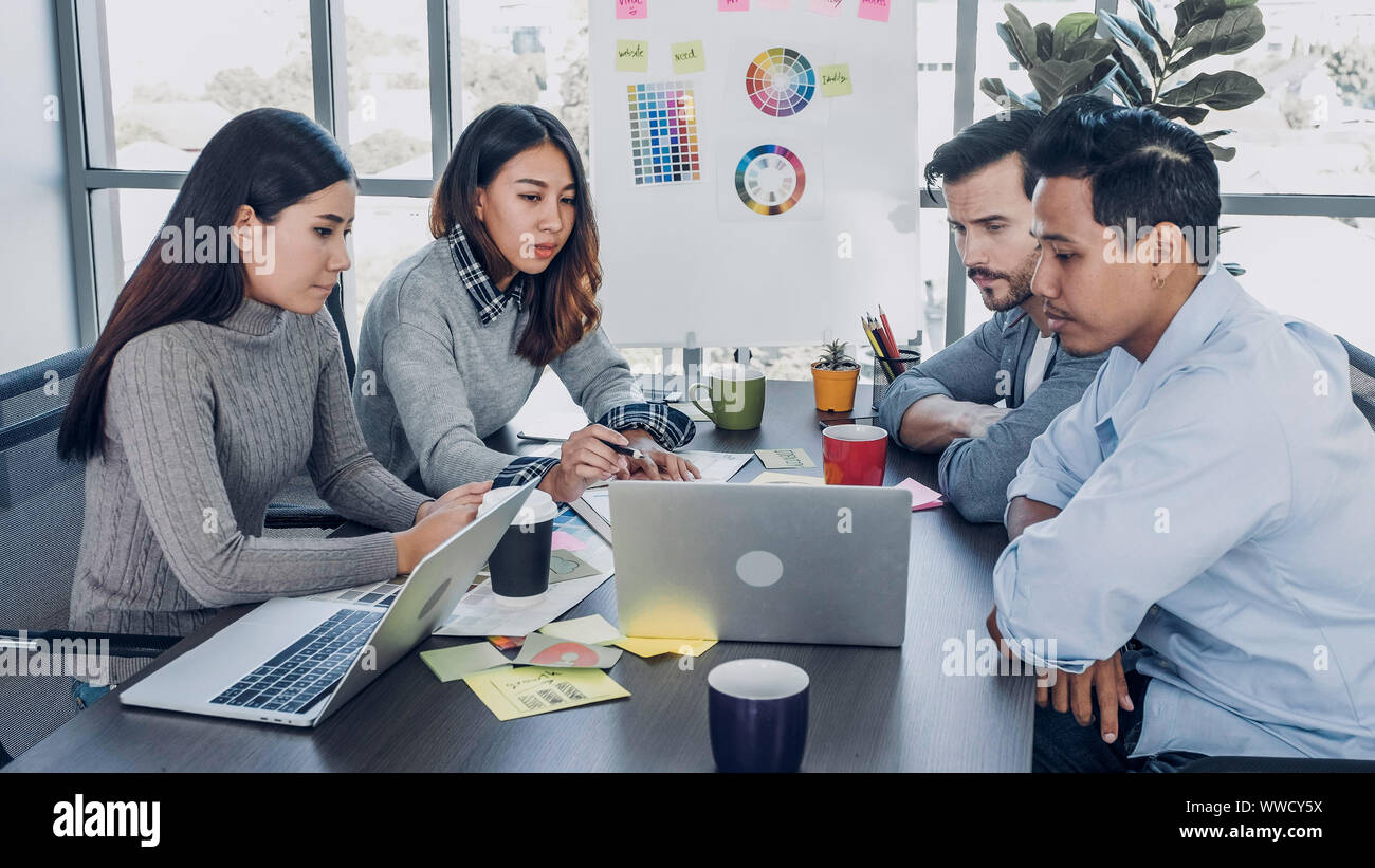 Serious talk in the group hi-res stock photography and images - Alamy