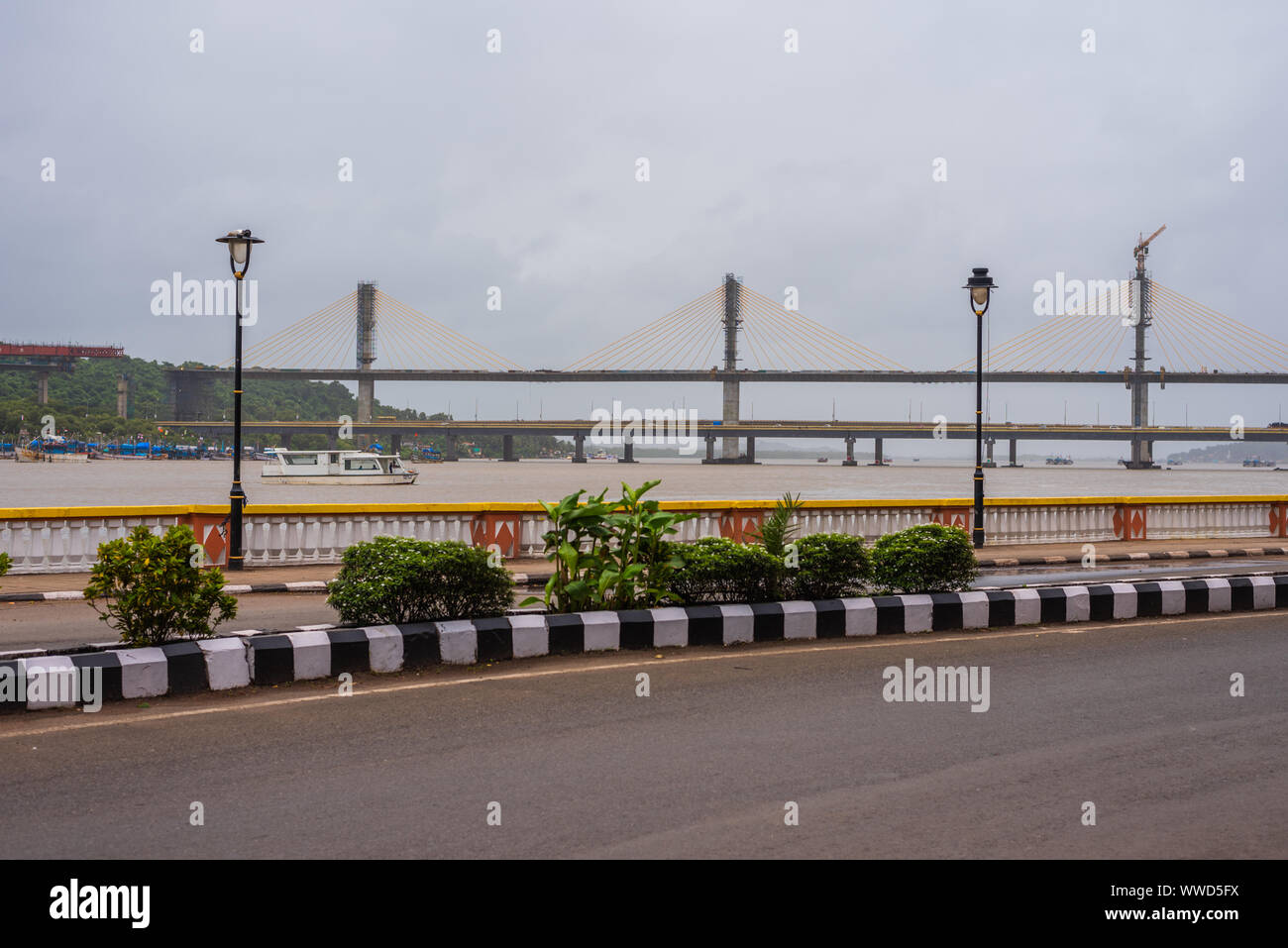 India colonial bridge building hi-res stock photography and images - Alamy
