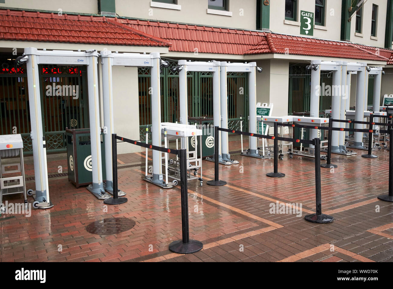 metal detectors and security screening at wrigley field Chicago ...