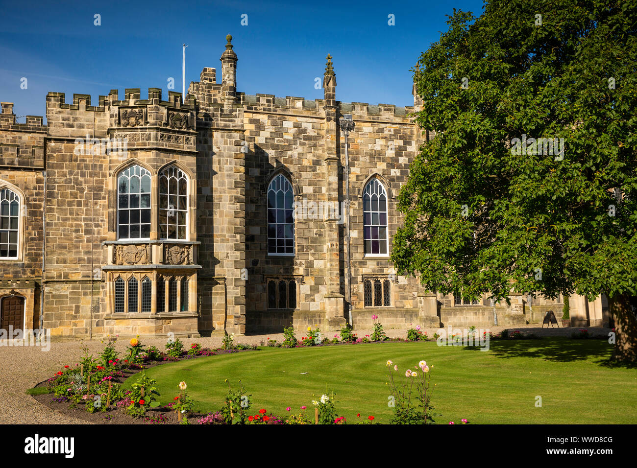 UK, County Durham, Bishop Auckland, Castle, Long Dining Room and Great ...