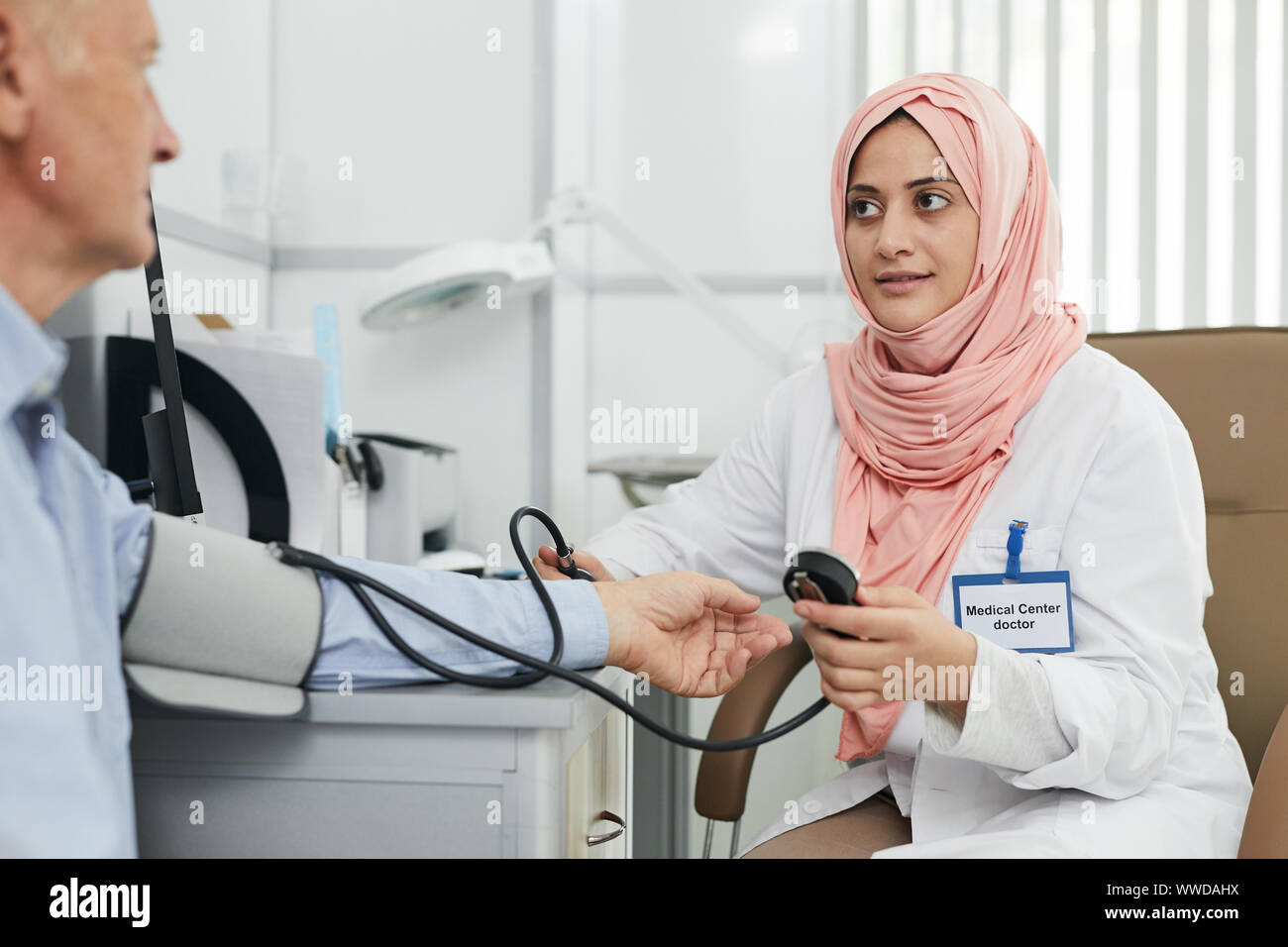 Arabic woman at doctor hi-res stock photography and images - Alamy