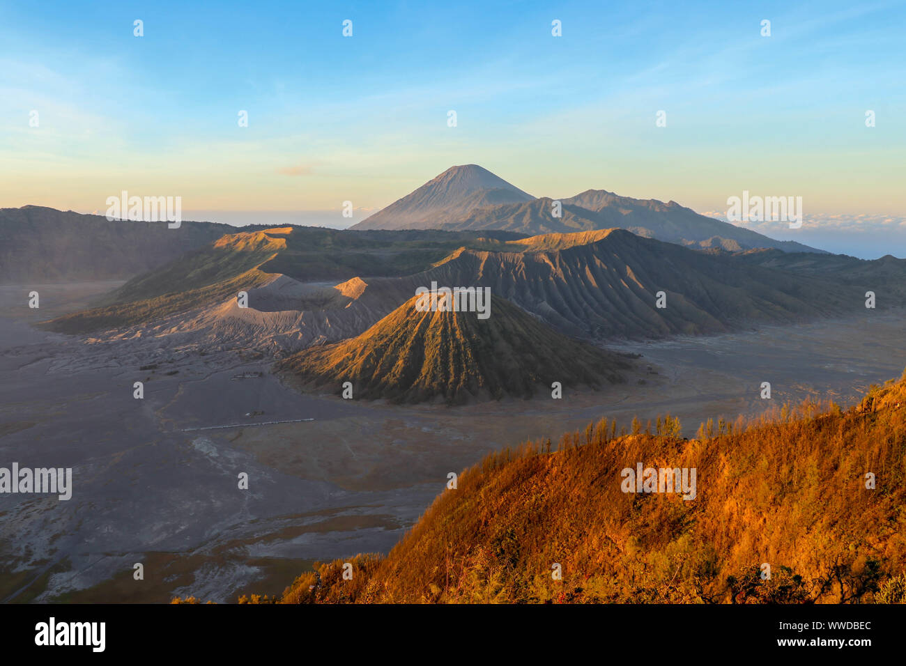Volcano crater crests hi-res stock photography and images - Alamy