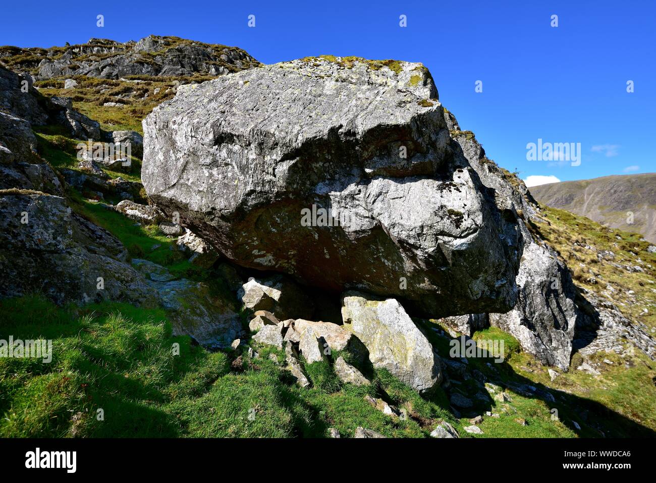 Erratic dry stone wall hi-res stock photography and images - Alamy