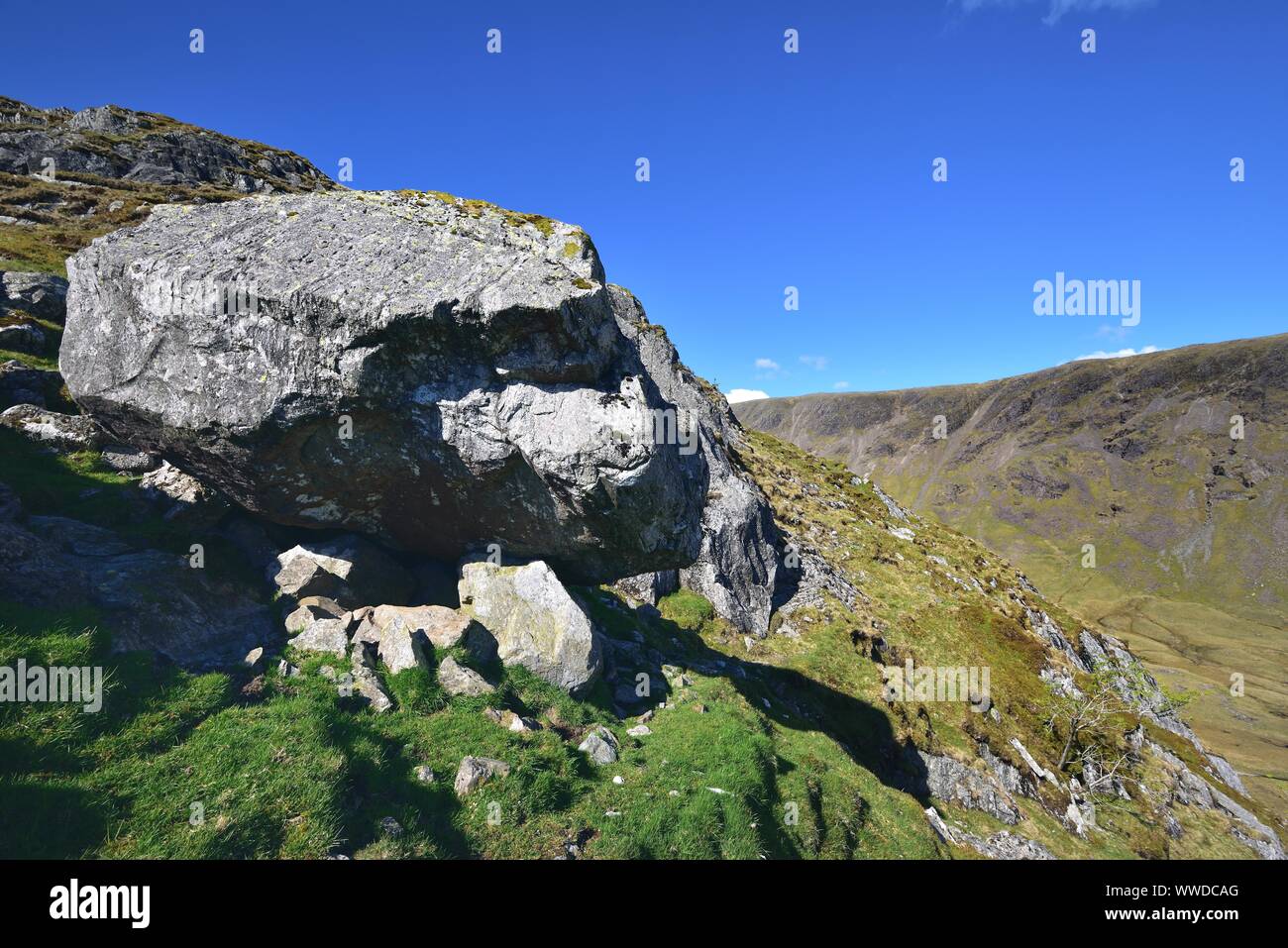 Erratic dry stone wall hi-res stock photography and images - Alamy