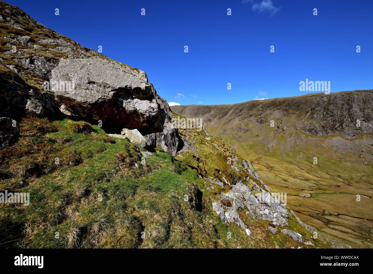 Erratic dry stone wall hi-res stock photography and images - Alamy