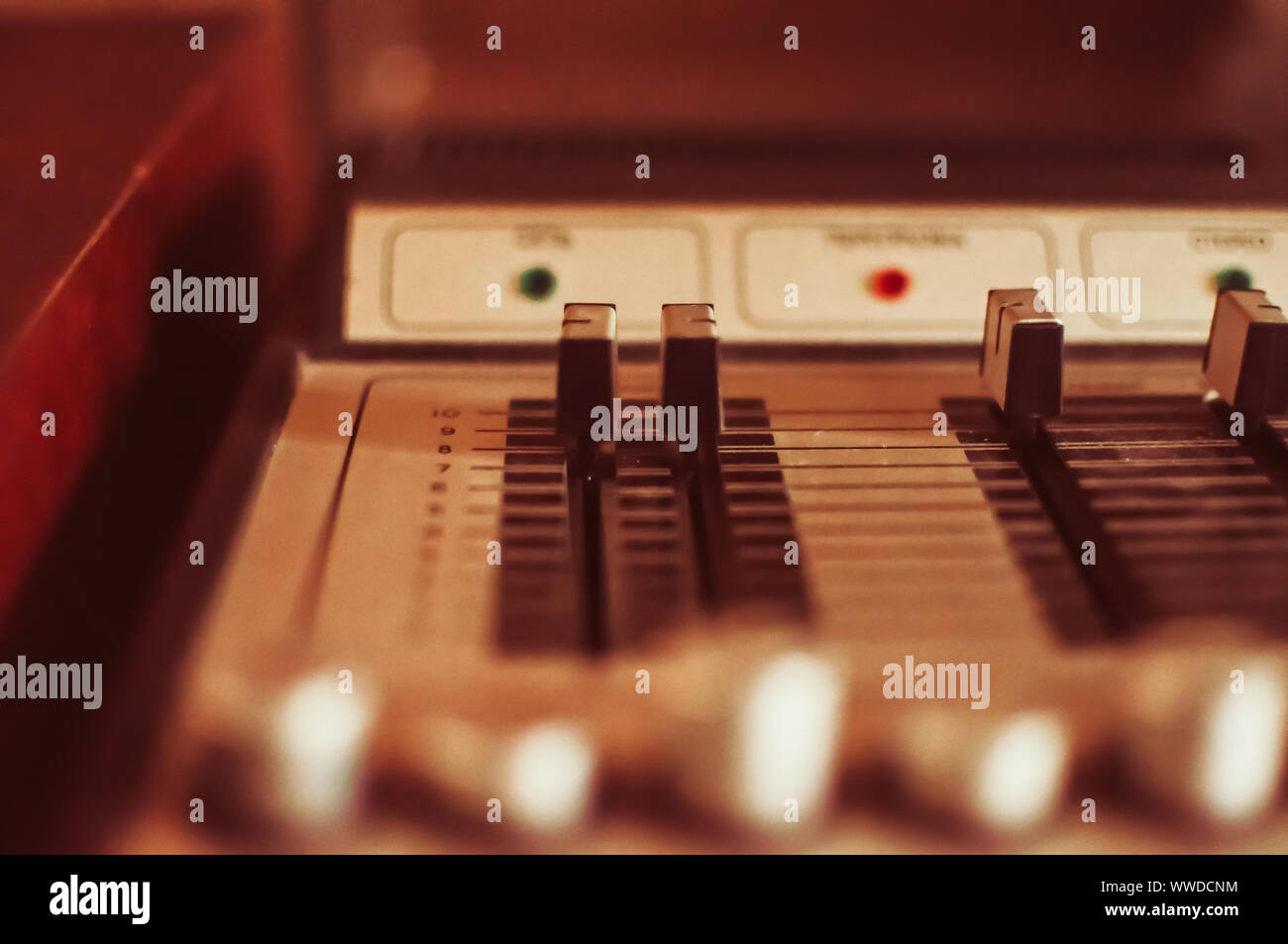 Stereo equipment 1980 hi-res stock photography and images - Alamy