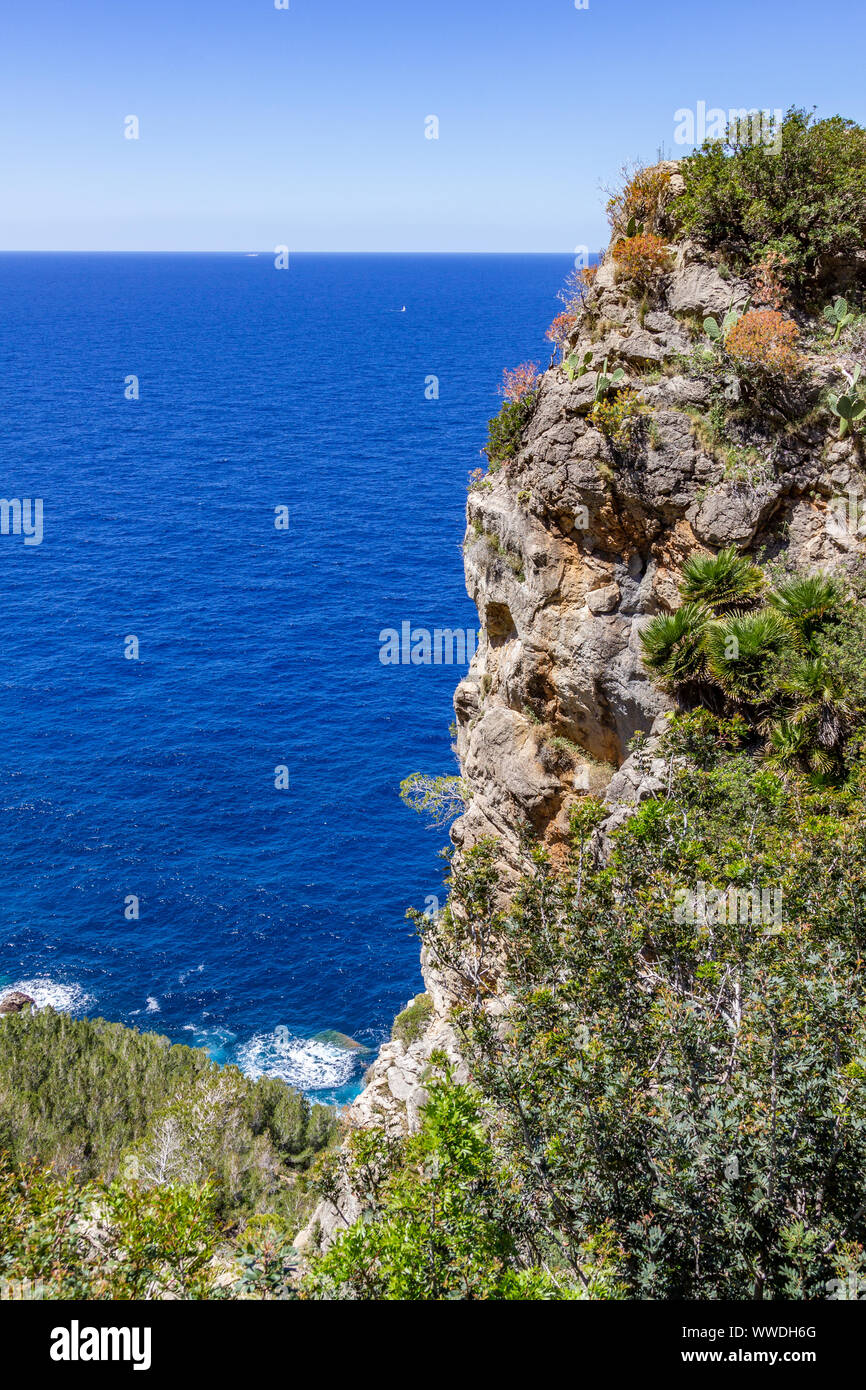 Scenic view on the coast of northern Mallorca between Bayalbufar and ...