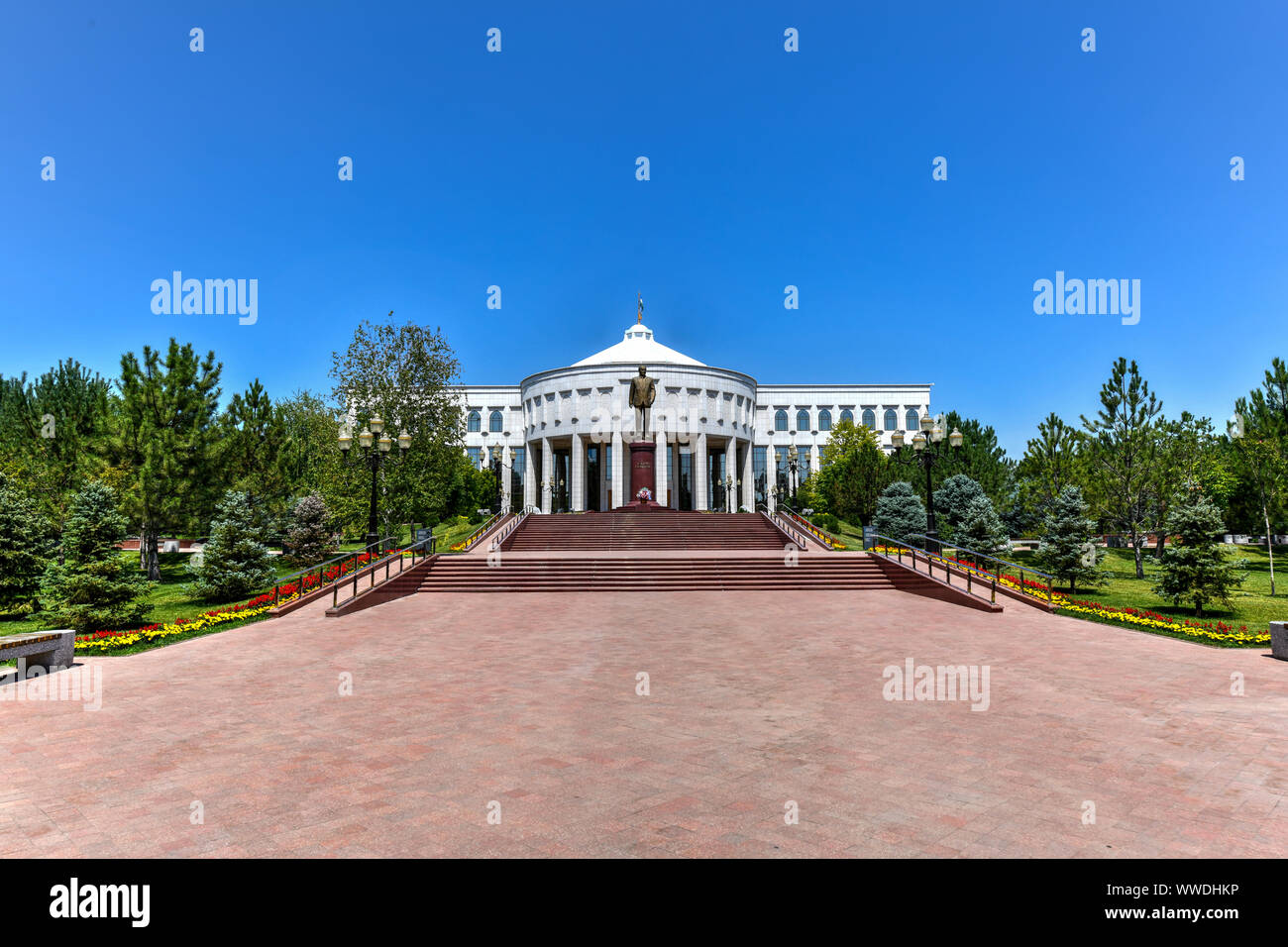 Ok Saroy Presidential Palace meaning the White Palace in English is ...