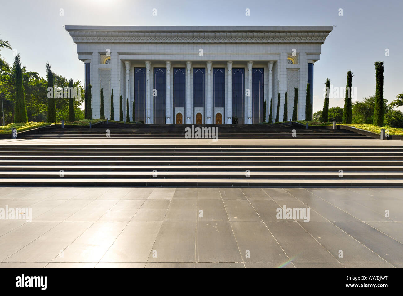 The Palace of International Forums 'Uzbekistan' on Amir Temur Square in ...