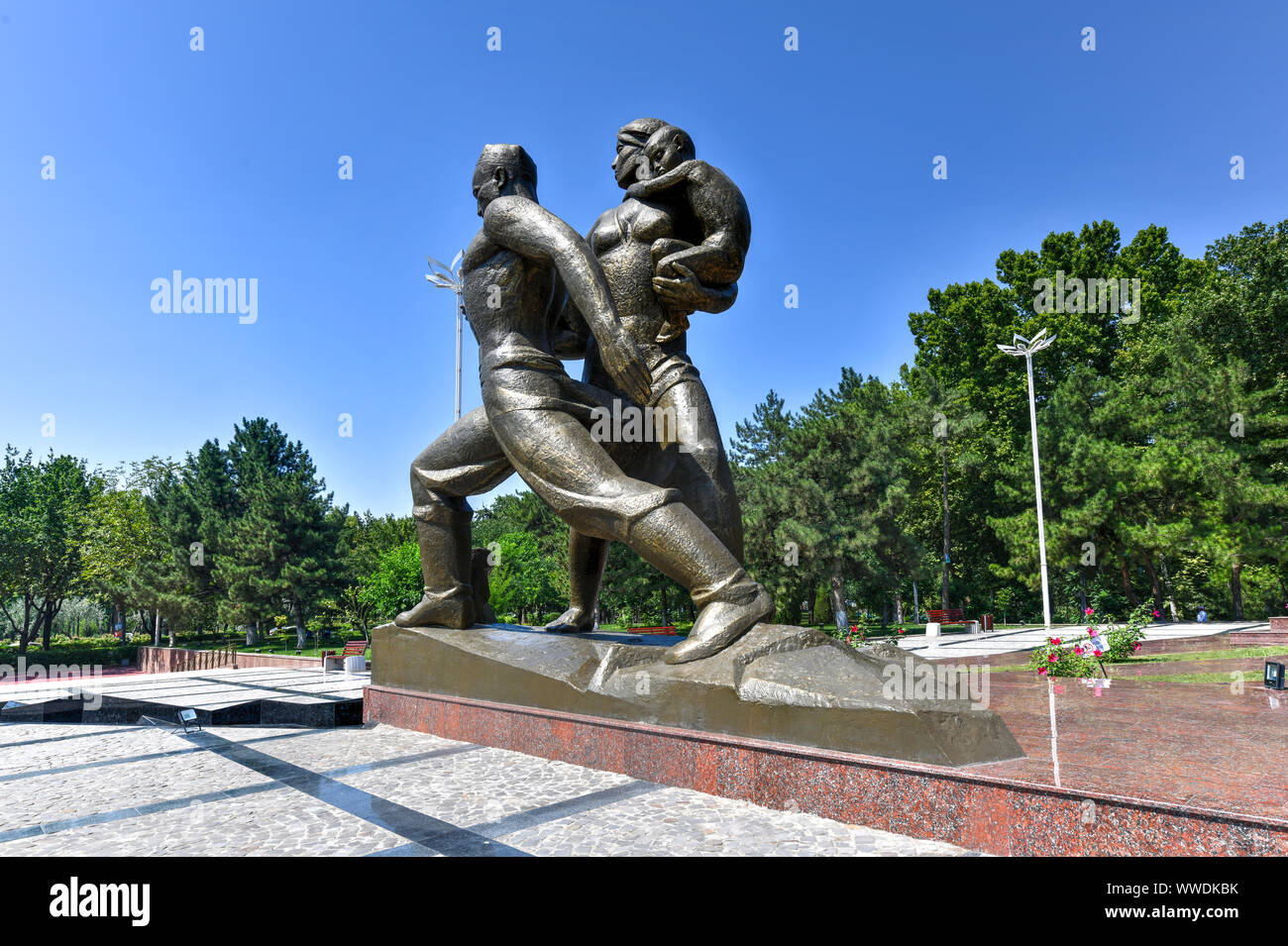 Earthquake courage monument tashkent uzbekistan hi-res stock ...