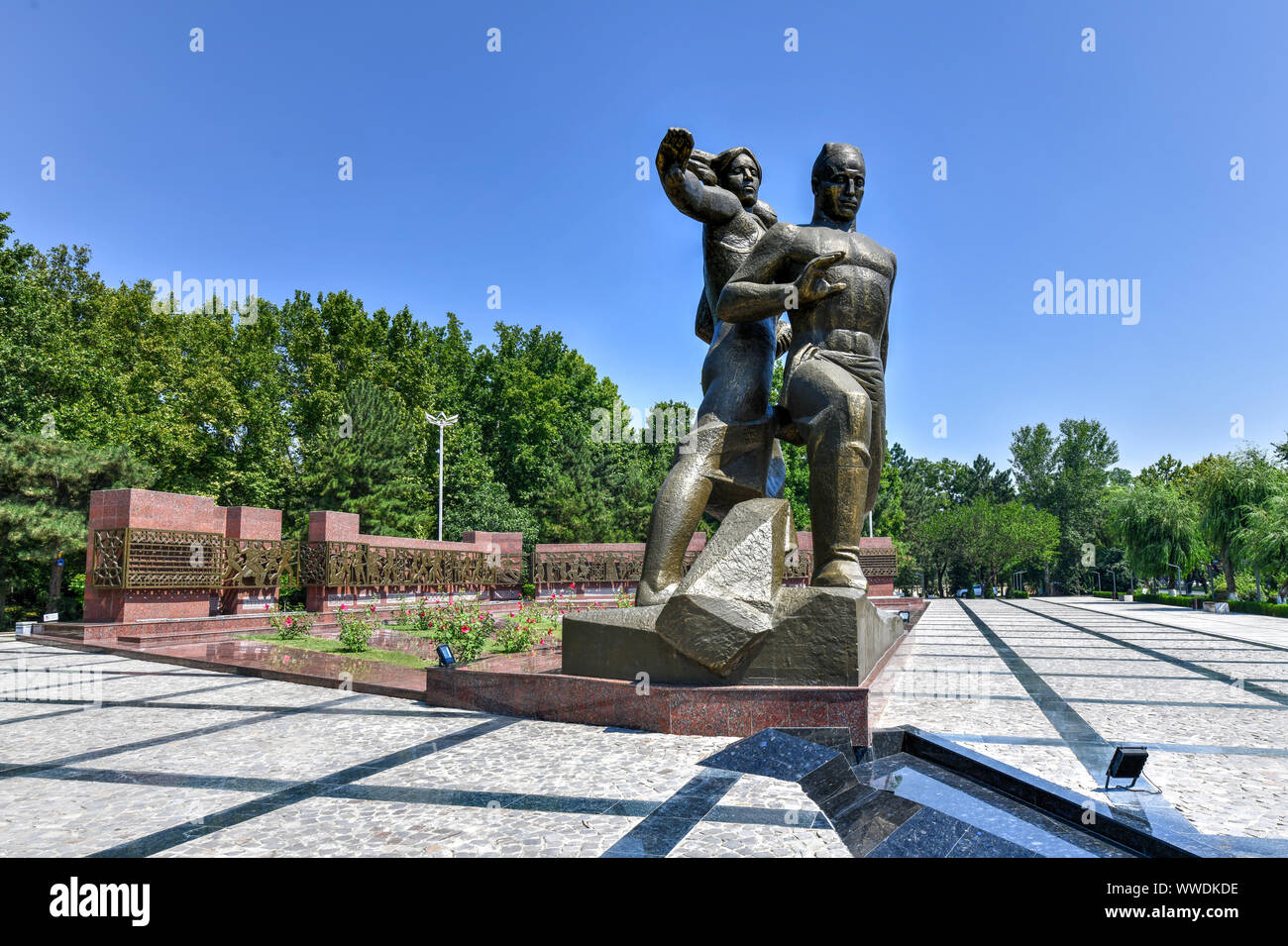 Builders memorial statue hi-res stock photography and images - Alamy
