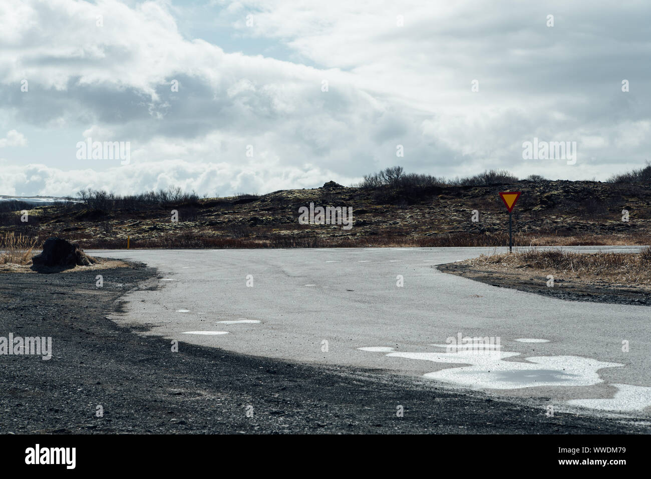 Empty intersection hi-res stock photography and images - Alamy