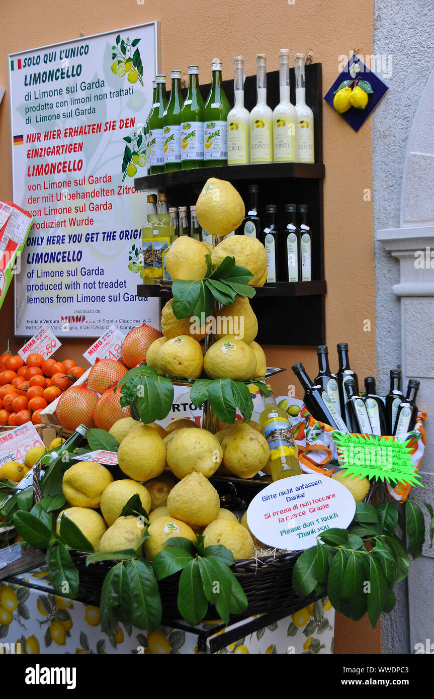 fruit shop, lemon, limoncello, Limone sul Garda, Italy, Europe Stock ...