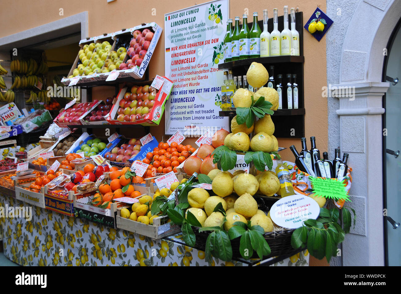 fruit shop, lemon, limoncello, Limone sul Garda, Italy, Europe Stock ...