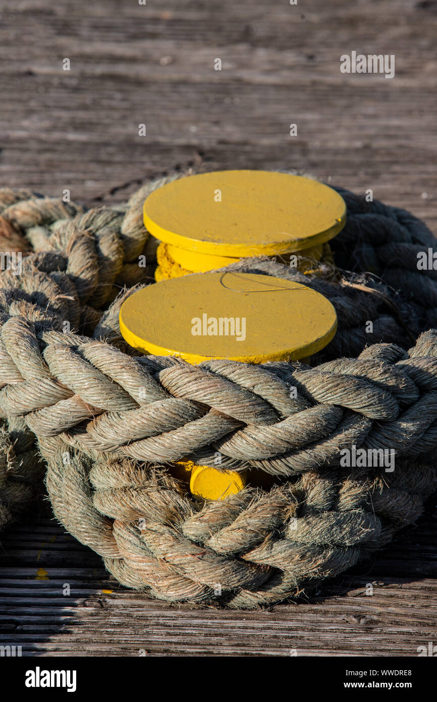 yellow bollard with big rope end Stock Photo - Alamy
