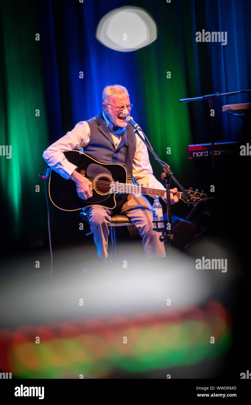 Steve Harley at Darwen Theatre Stock Photo - Alamy