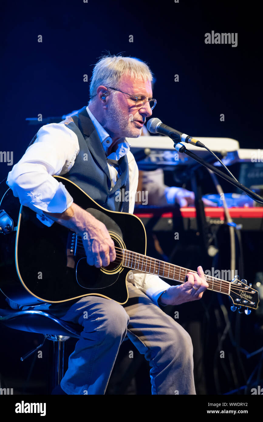 Steve Harley at Darwen Theatre Stock Photo - Alamy