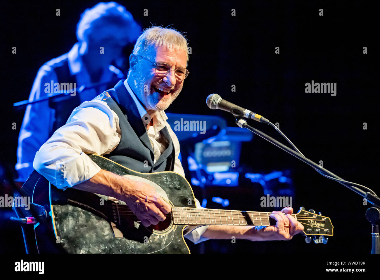 Steve Harley at Darwen Theatre Stock Photo - Alamy