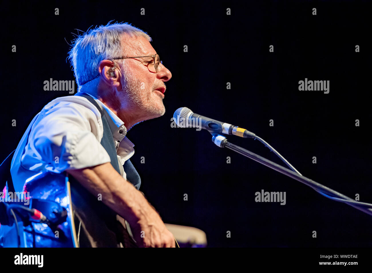 Steve Harley at Darwen Theatre Stock Photo - Alamy