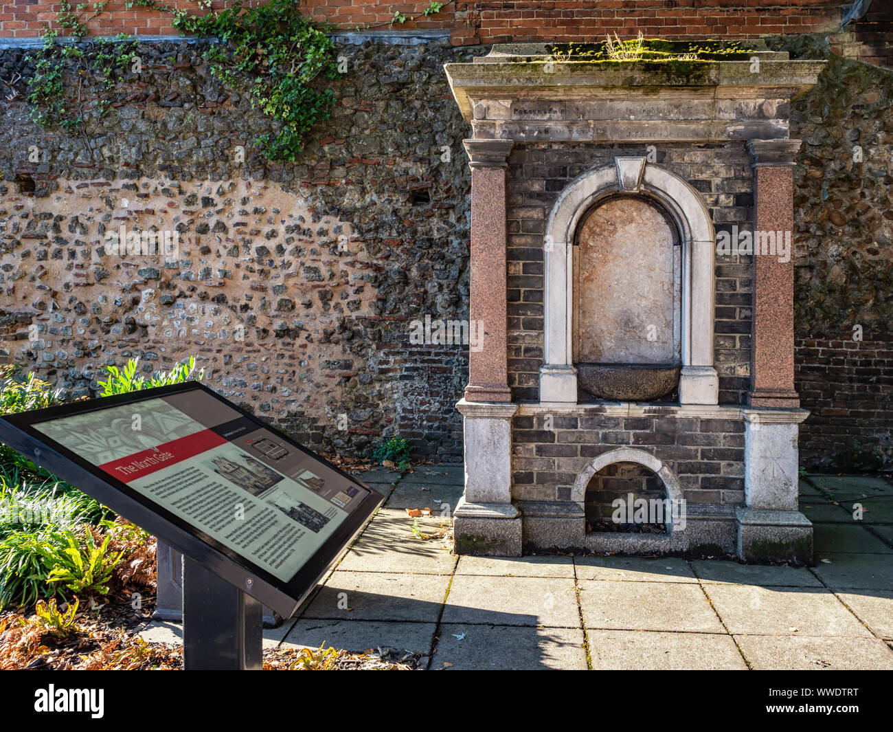 Roman wall colchester hi-res stock photography and images - Alamy