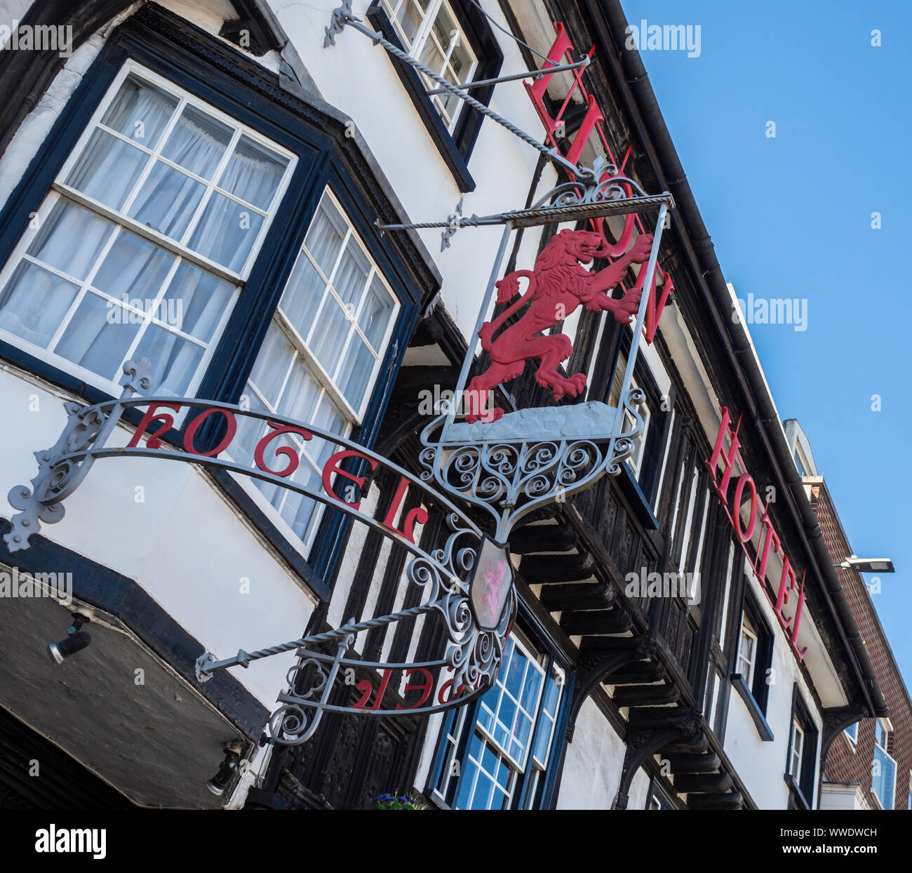 COLCHESTER, ESSEX - AUGUST 11, 2018: The Red Lion Hotel, a 15th Century ...