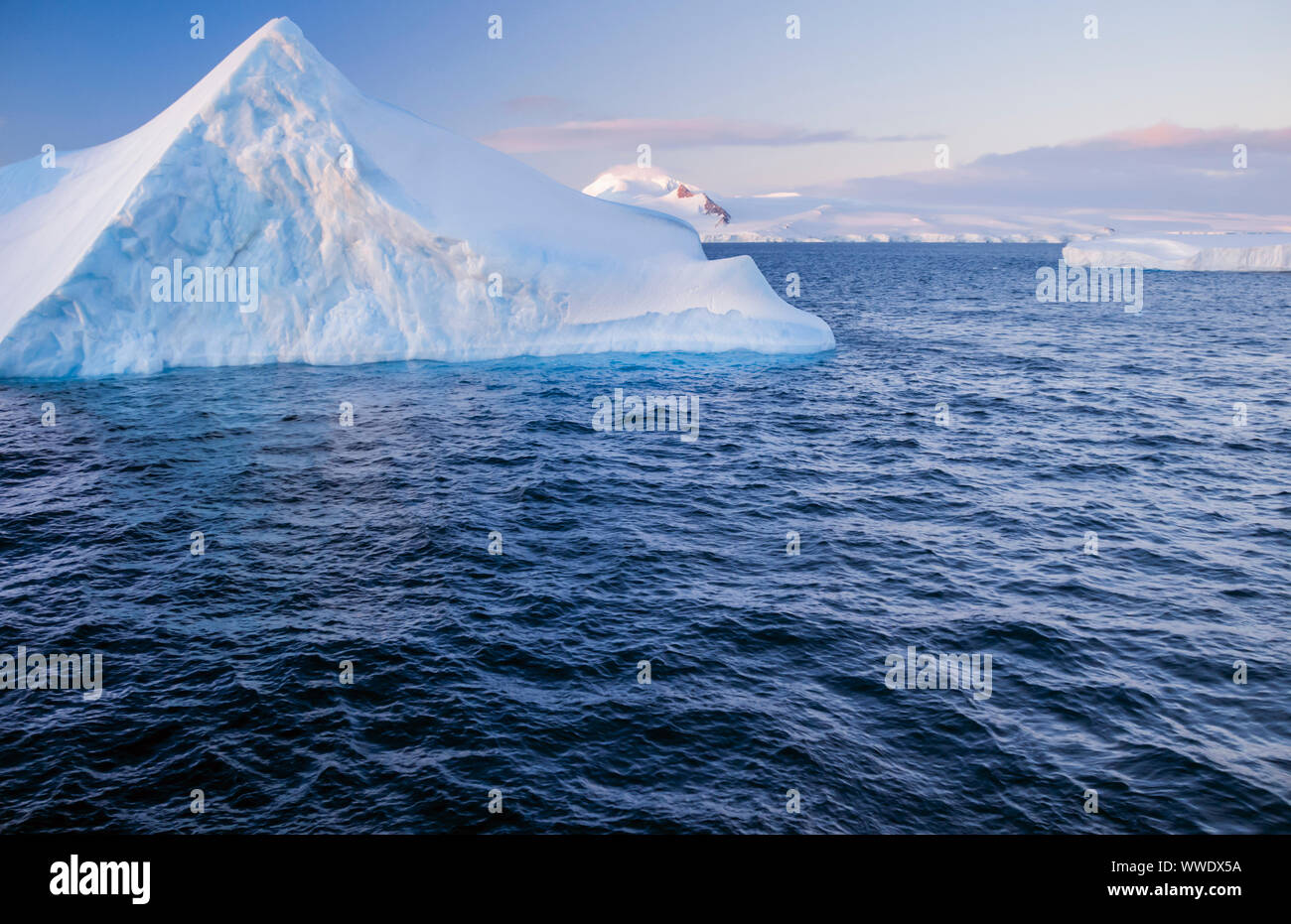 Icebergs in the Southern Ocean close to the Antarctic Peninsula Stock ...