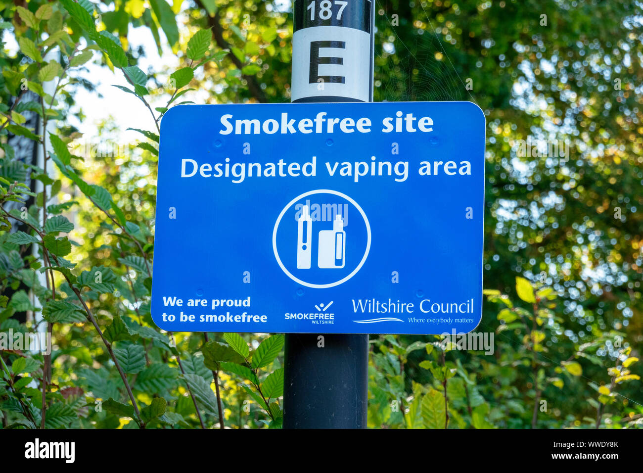 Designated smoking area sign hi-res stock photography and images - Alamy