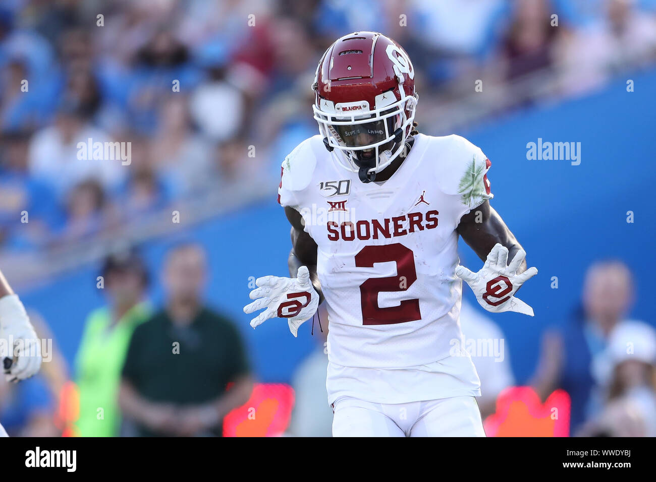 Touchdown celebration hi-res stock photography and images - Alamy