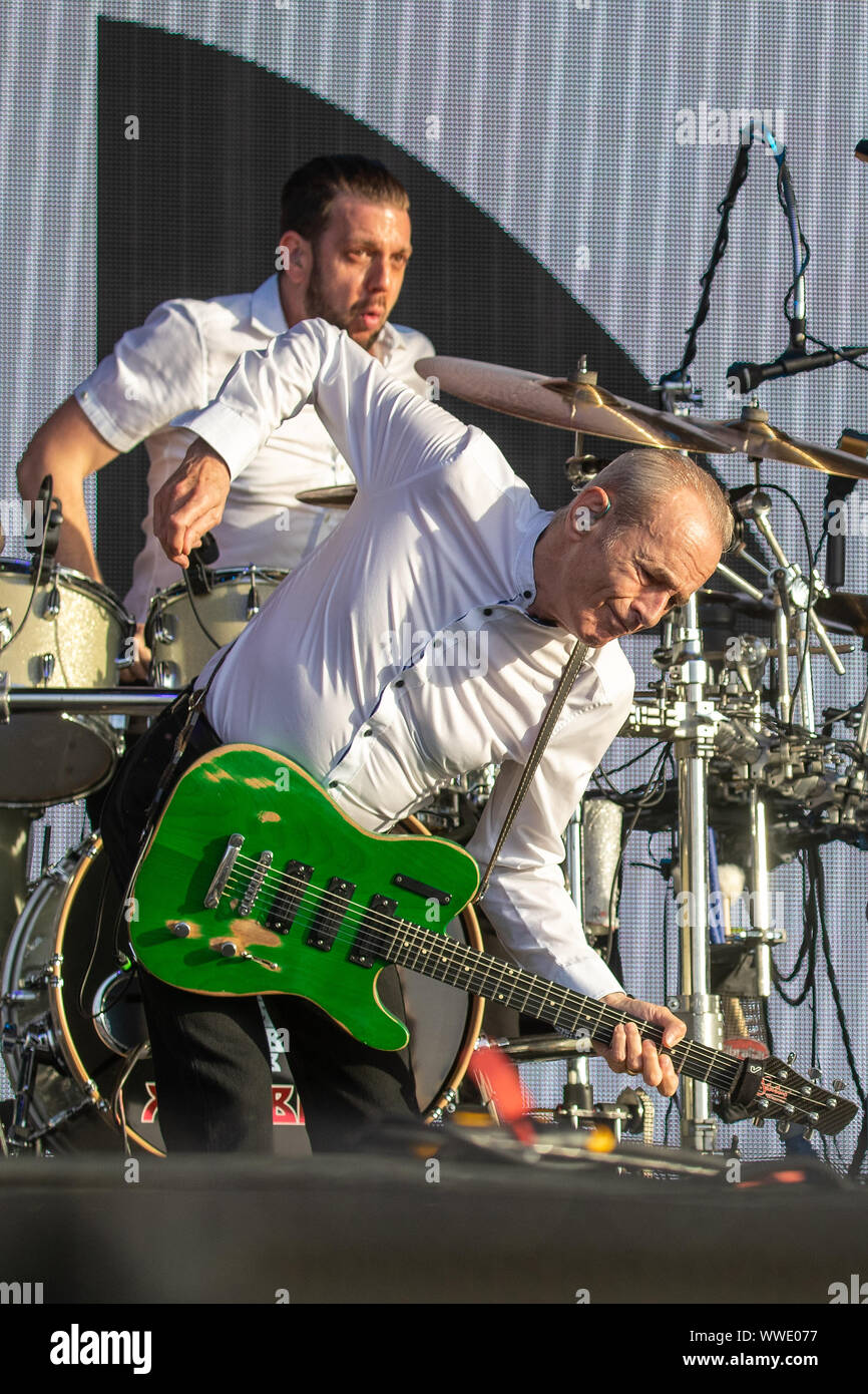 Status quo singer lead guitarist hi-res stock photography and images ...