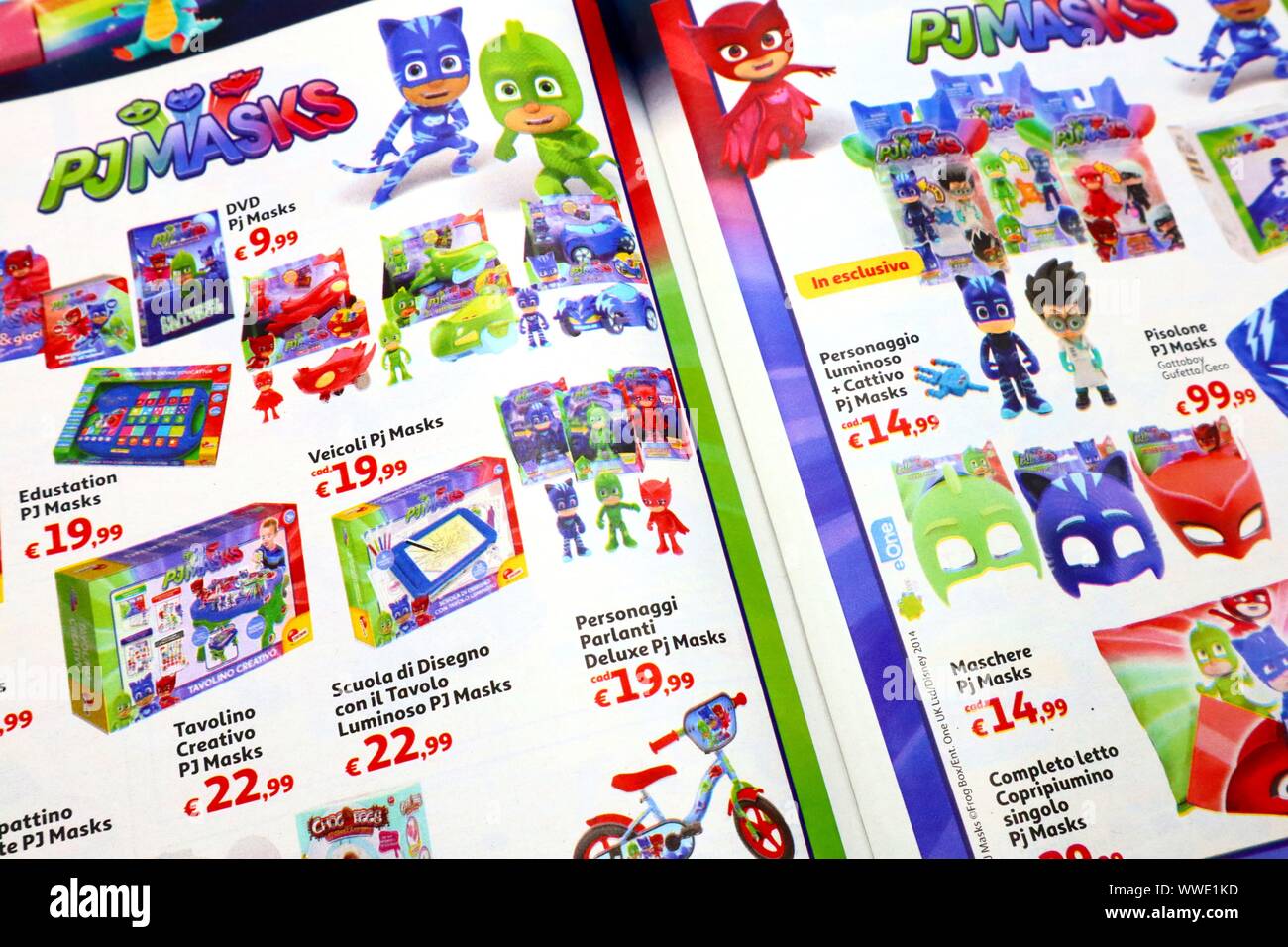 Hulk toys hi-res stock photography and images - Alamy