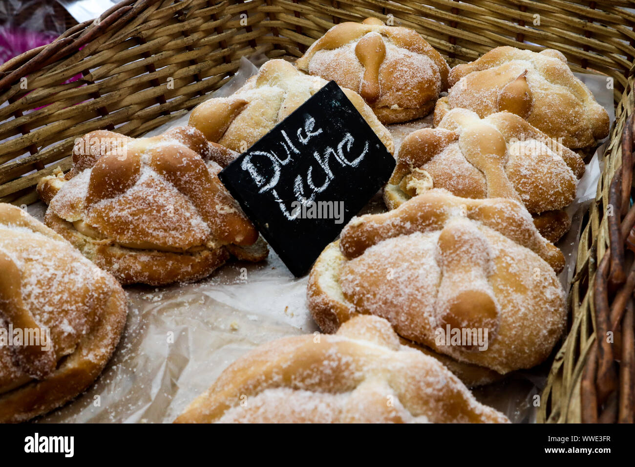 Pan de muerto hi-res stock photography and images - Alamy