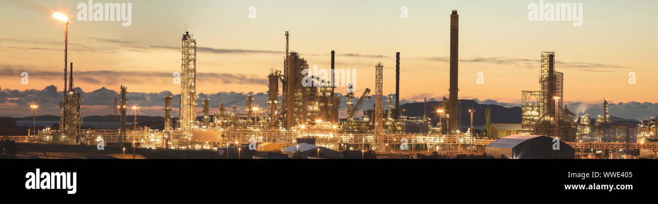 Refinery building hi-res stock photography and images - Alamy