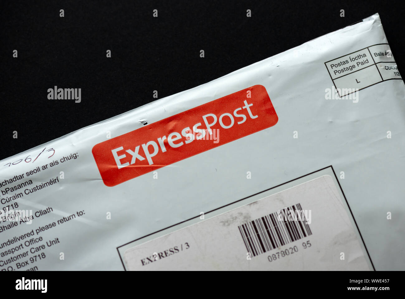 White envelope hi-res stock photography and images - Alamy