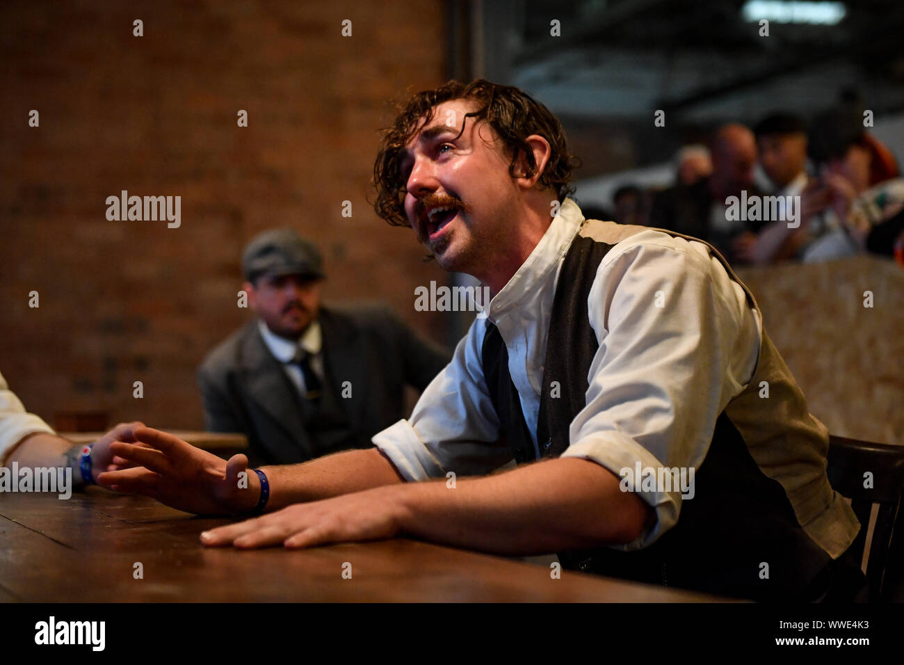 Peaky blinders scenes hi-res stock photography and images - Alamy