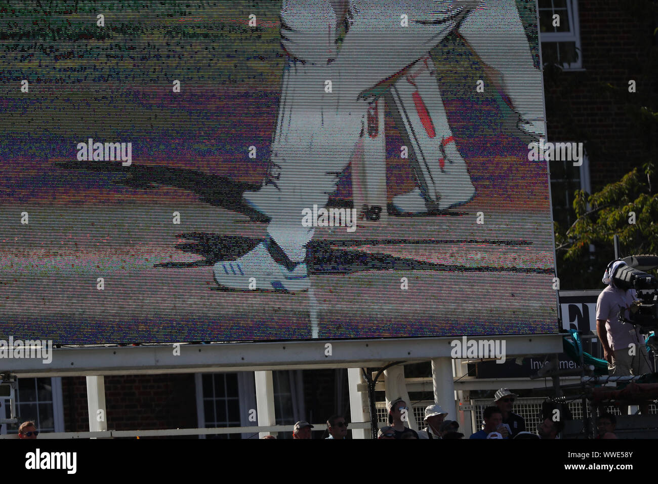 Jumbo screen hi-res stock photography and images - Alamy