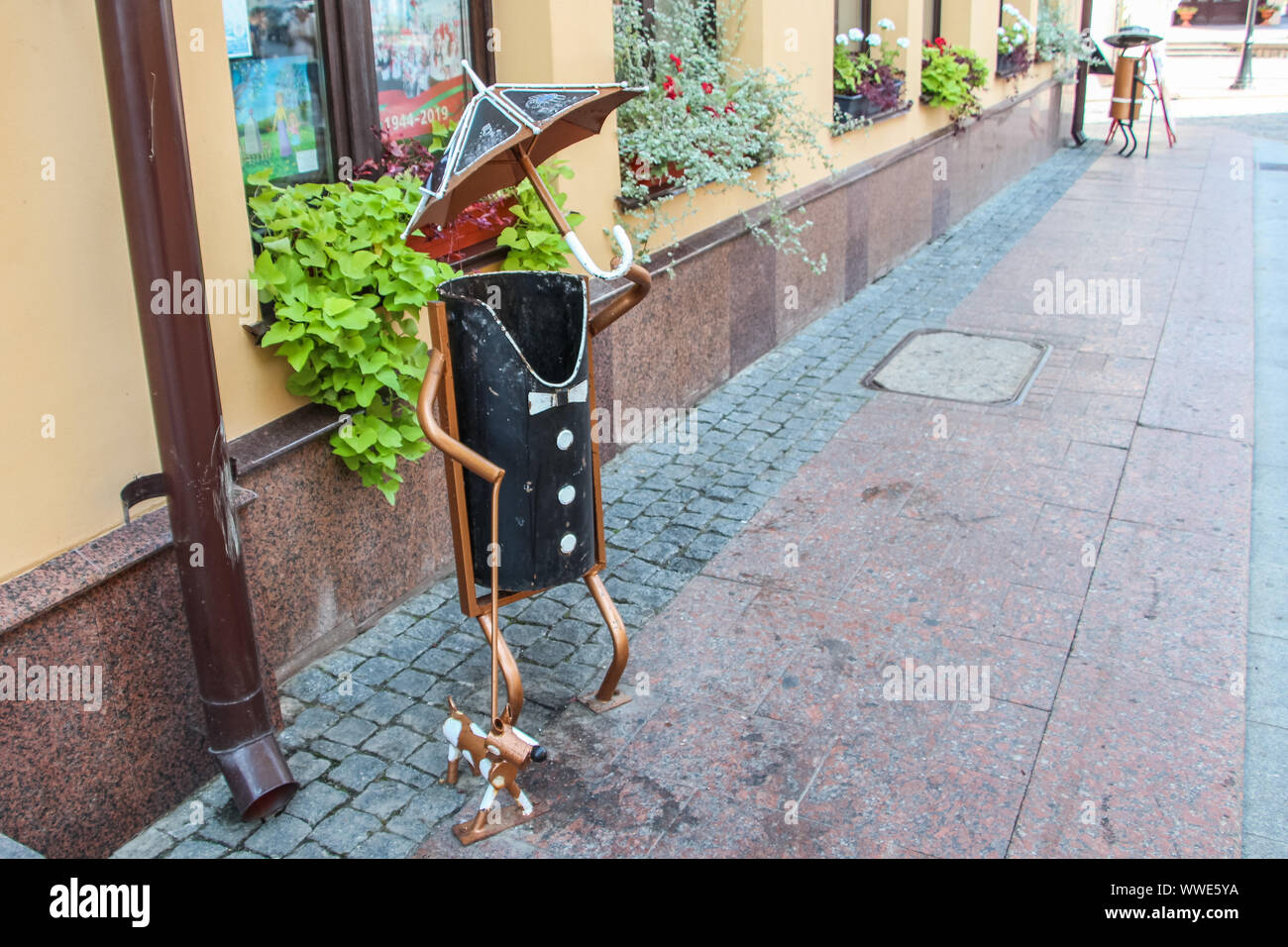 Funny trash can hi-res stock photography and images - Alamy