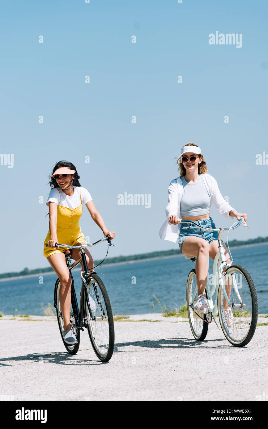 Girls with bikes hi-res stock photography and images - Alamy