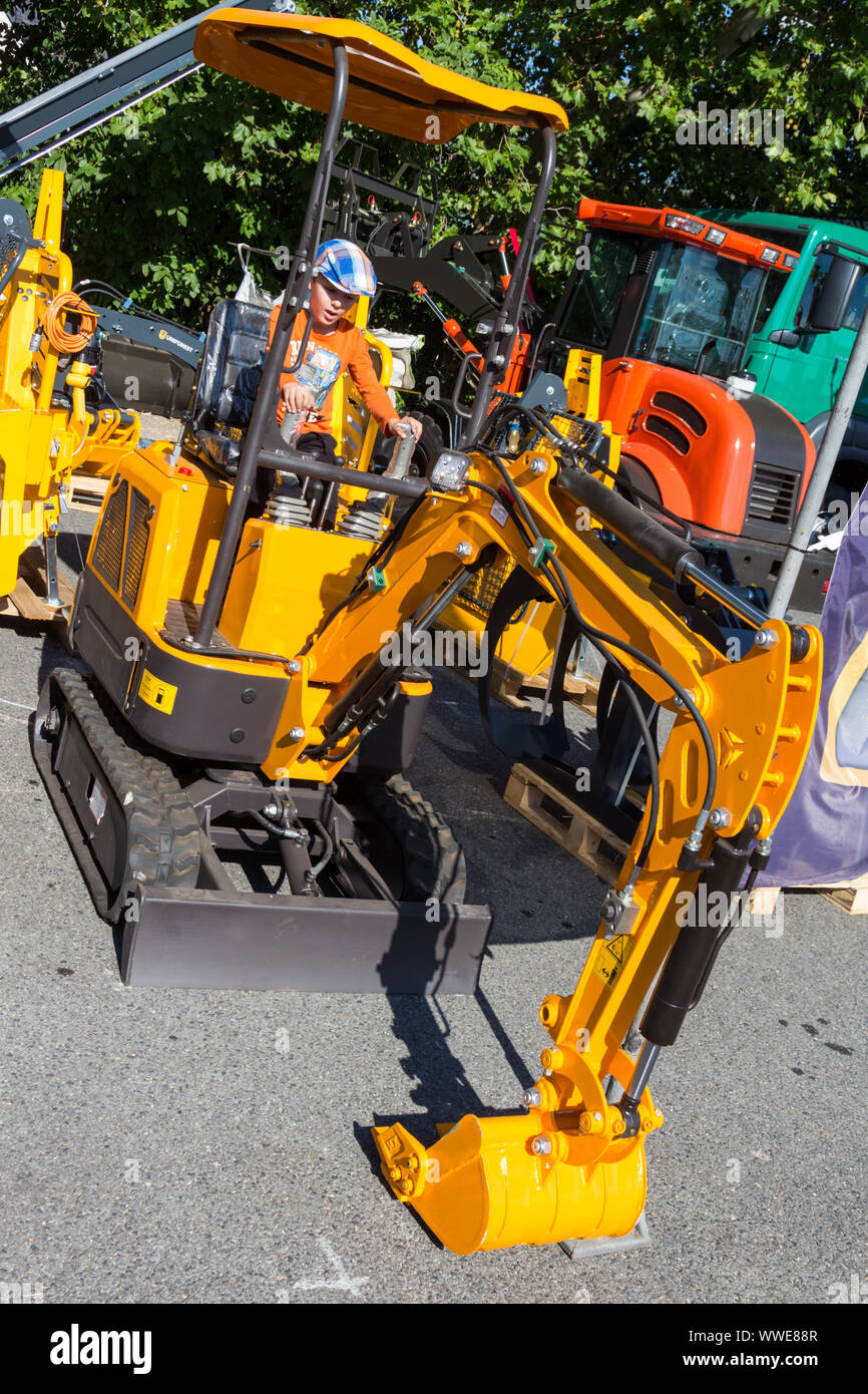 Mini excavator hi-res stock photography and images - Alamy