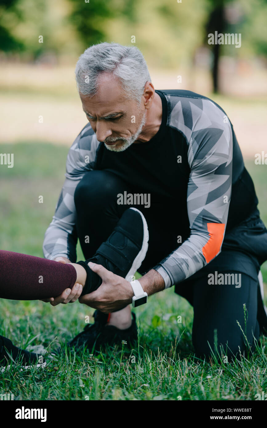 Man touching his leg outside hi-res stock photography and images - Alamy