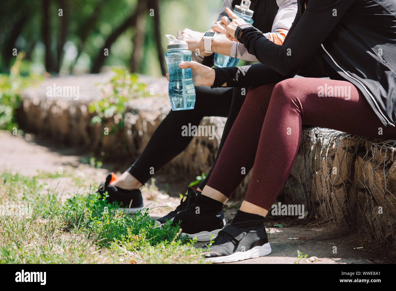 Sitting parapet hi-res stock photography and images - Alamy