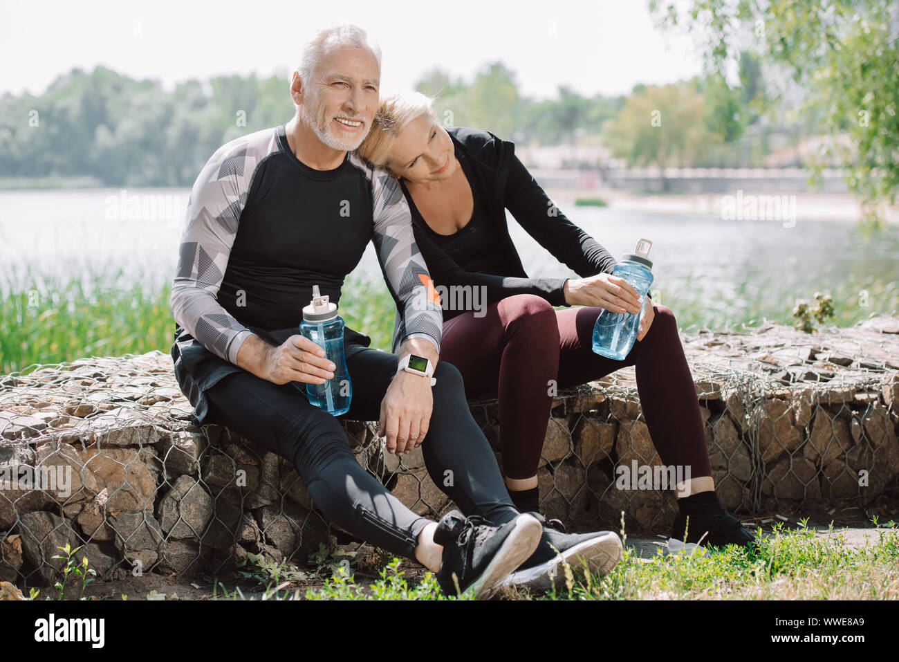 Sitting on parapet hi-res stock photography and images - Alamy